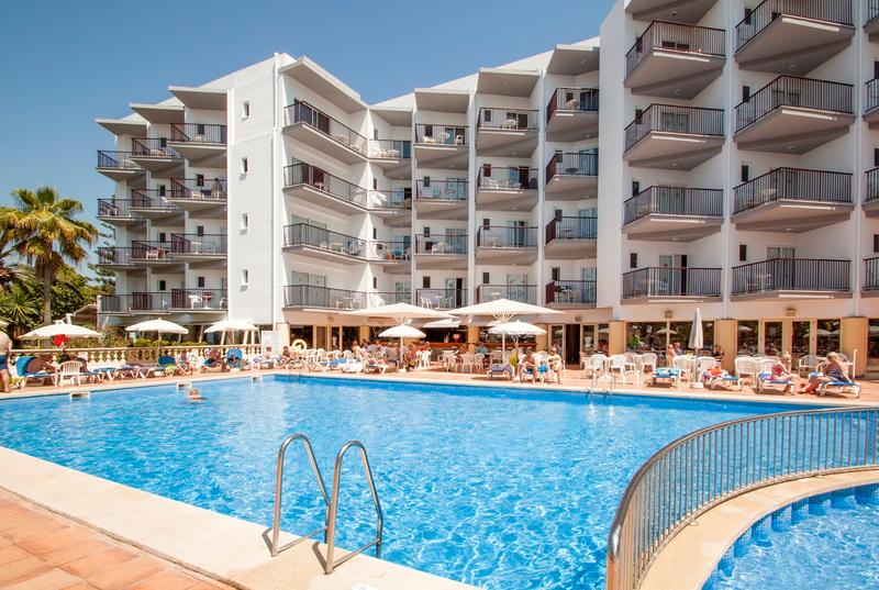 Fergus Bermudas Hotel, Palma Nova, Majorca, Spain. Book Fergus Bermudas ...